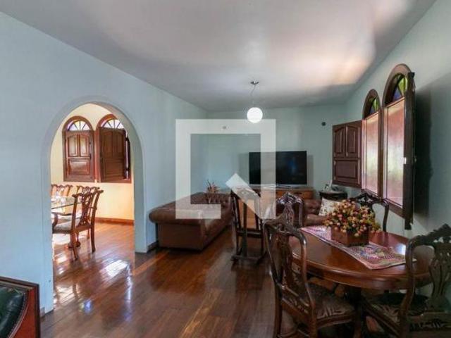 Casa à Venda Glória, 4 Quartos, 300 m² Contagem