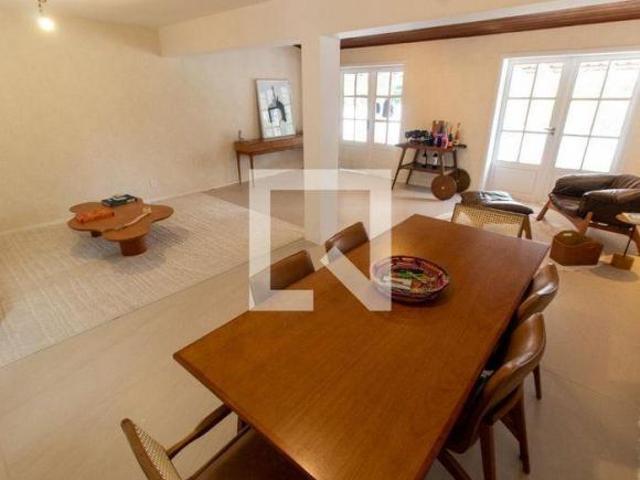 Casa à Venda Gramado, 4 Quartos, 250 m² Campinas