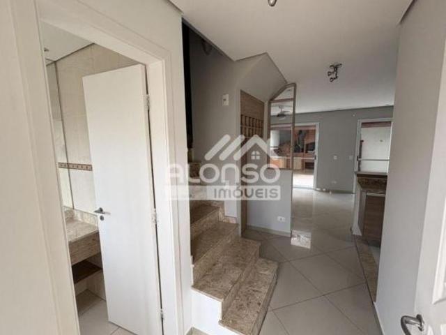 Casa a venda Granja Viana Condominio com lazer, 3 quartos 1 suite, amplo quintal e corredor