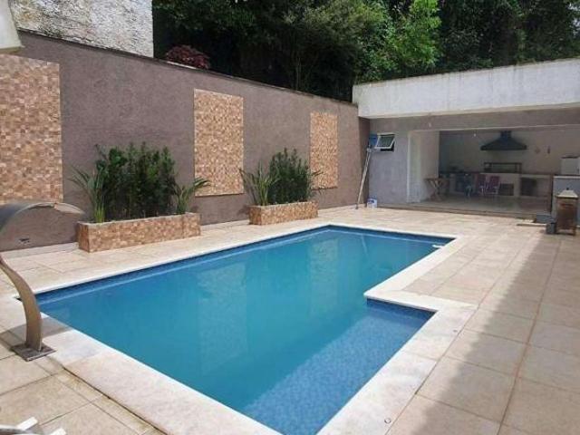 Casa à venda Granja Viana 378 m² com 3 suítes e 4 vagas