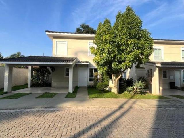Casa a venda Granja Viana, 3 suites, quintal, churrasqueira, corredor amplo, 2 vagas