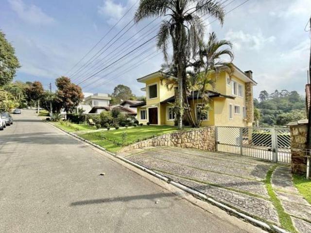 Casa à venda Granja Viana 494 m² com 3 suítes e 6 vagas