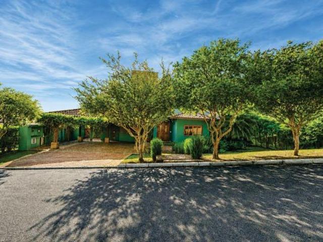 Casa à venda Granja Viana 620 m² com 4 suítes e 6 vagas