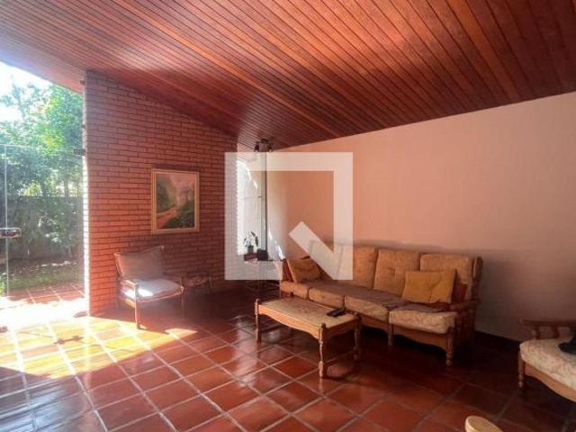 Casa à Venda Guanabara, 3 Quartos, 242 m2