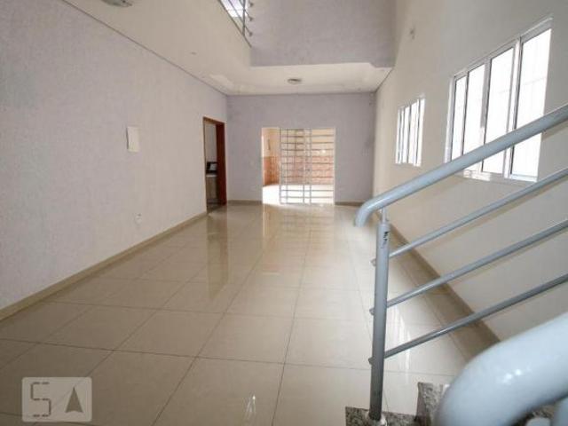 Casa à Venda Guanabara, 4 Quartos, 650 m2