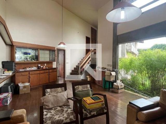 Casa à Venda Guanabara, 5 Quartos, 345 m2