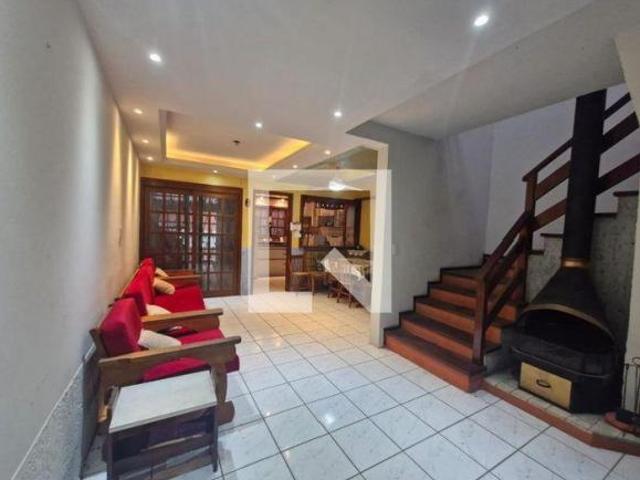 Casa à Venda Guarujá, 4 Quartos, 137 m² Porto Alegre