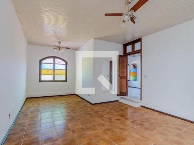 Casa à Venda Guarujá, 4 Quartos, 163 m² Porto Alegre
