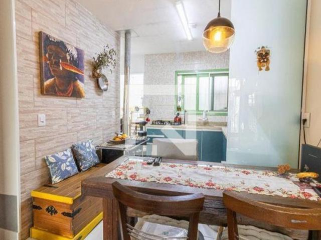 Casa à Venda Guarujá, 1 Quarto, 45 m² Porto Alegre