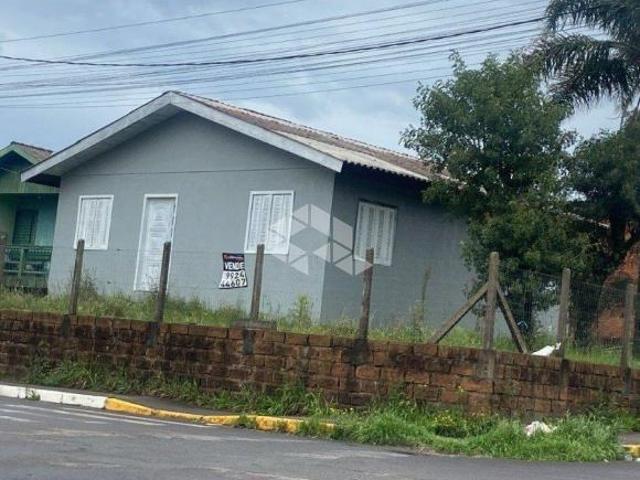Casa a venda dois dormitórios em Canela