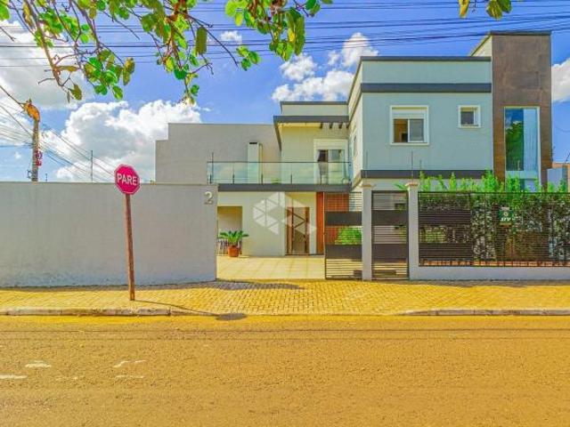 Casa à venda de 3 dormitórios, 1 suíte, 3 vagas de garagem no bairro Igara em Canoas