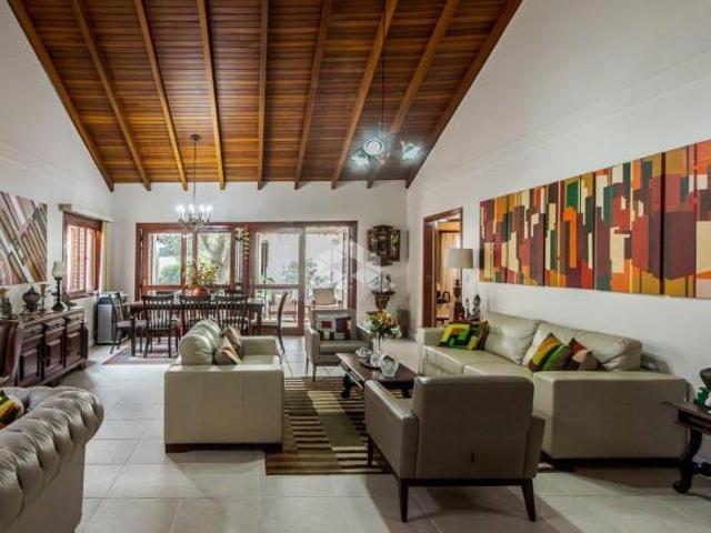Casa a venda de 3 dormitórios no bairro Nonoai