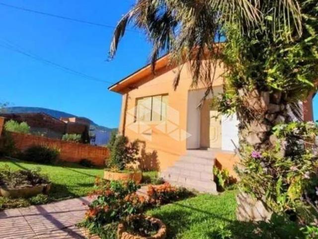 CASA A VENDA DE 3 QUARTOS EM CAMOBI, SANTA MARIA