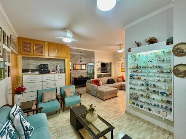 Casa à venda de 3 quartos sendo 3 suítes no CPA