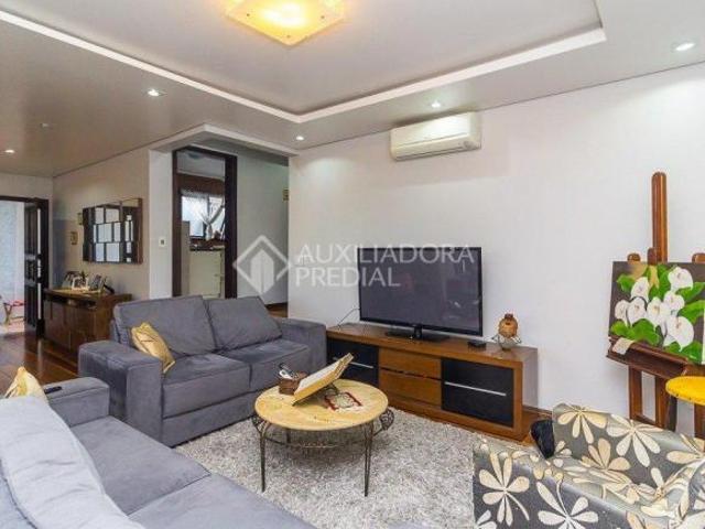 Casa à venda de 3 quartos, 1 suíte e 4 vagas no Guarujá