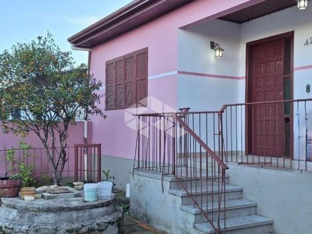 Casa a venda de 3d uma suíte 2 salas, com edícula e 6 vagas com 103m²
