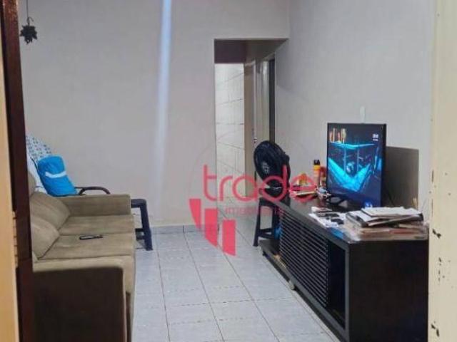 Casa à Venda de 02 Quartos no Bairro Quintino Facci I em Ribeirão Preto com Quintal