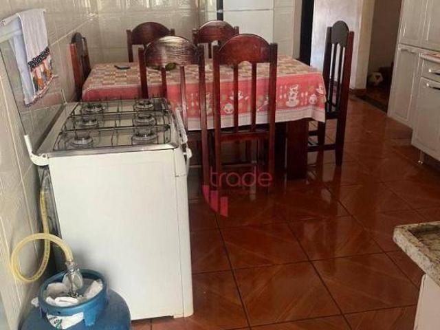 Casa à Venda de 03 Quartos no Bairro Jardim do Alto em Ribeirão Preto com Cozinha Completa em Armári