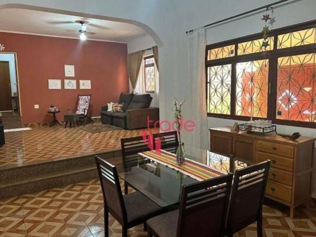 Casa à Venda de 03 Quartos no Bairro Sumarezinho em Ribeirão Preto com Varanda Gourmet