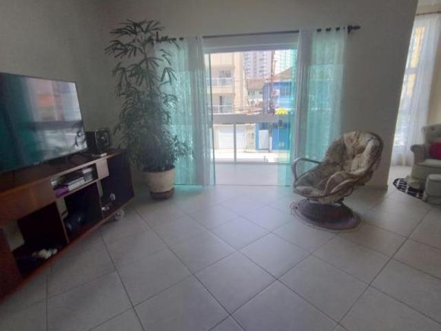 CASA Á VENDA DE 04 DORMITÓRIOS 02 SUITES NO MARAPÉ SANTOS SP