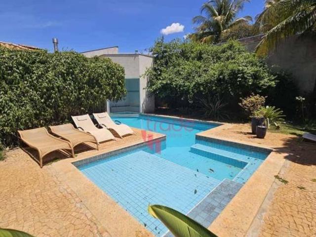 Casa à Venda de 04 Quartos sendo todos Suítes no Bairro Royal Park em Ribeirão Preto com Piscina