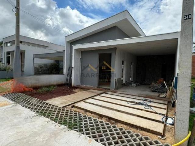 Casa à venda de 125m² com 3 quartos, sendo 1 suíte, 2 banheiros e 2 vagas de gar