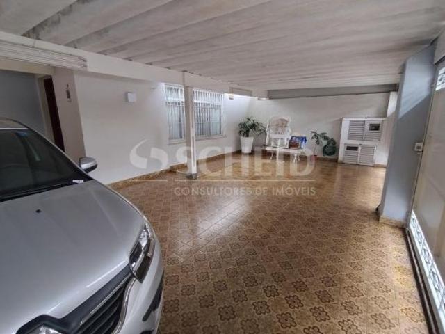 Casa a venda de 126,00m² útil, com 3 quartos, na Cidade Ademar