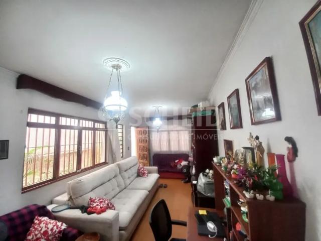 Casa a venda de 132,00m² útil, com 5 quartos e 2 vagas no Jardim Itacolomi