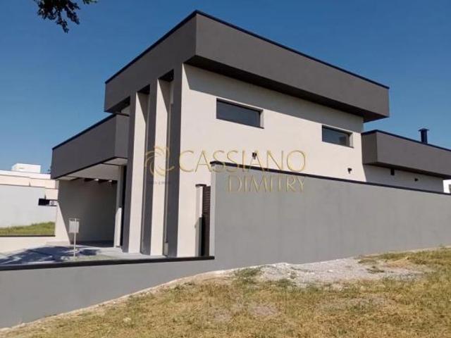 Casa à venda de 150 m² | 03 dormitórios sendo 01 suíte, 03 banheiros e 04 vagas de garagem | Condomí