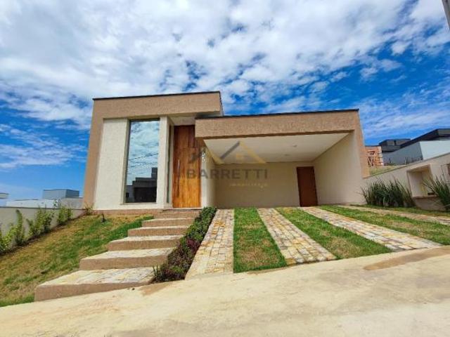 Casa à venda de 160m², com 3 quartos, 5 banheiros, piscina e 4 vagas de garagem