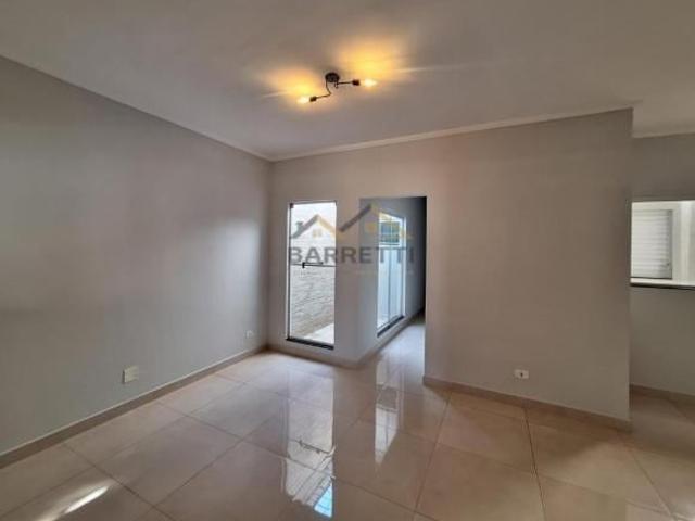 Casa à venda de 175m², com 3 quartos, sendo 1 suíte, 2 banheiros e 2 vagas de ga