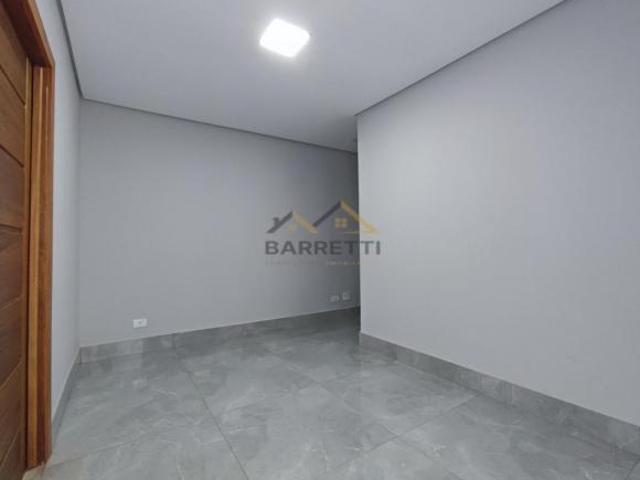 Casa à venda de 179,8m², com 3 quartos, 4 banheiros, piscina e 4 vagas de garage