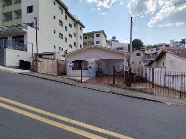 casa a venda de 171 m2, 3 quartos, 10 vagas e piscina Centro Lindoia