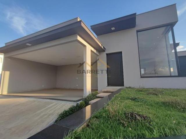 Casa à venda de 173m², com 3 quartos, 4 banheiros, piscina e 4 vagas de garagem