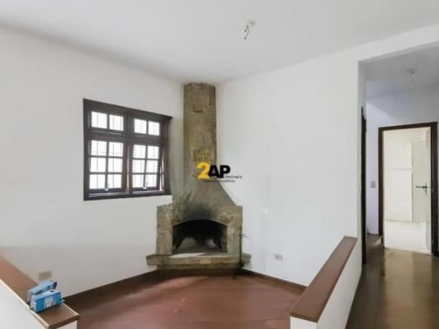 Casa à venda de 190m² no Jardim Peri Peri! 3 quartos, 2 suítes, 4 vagas de garagem
