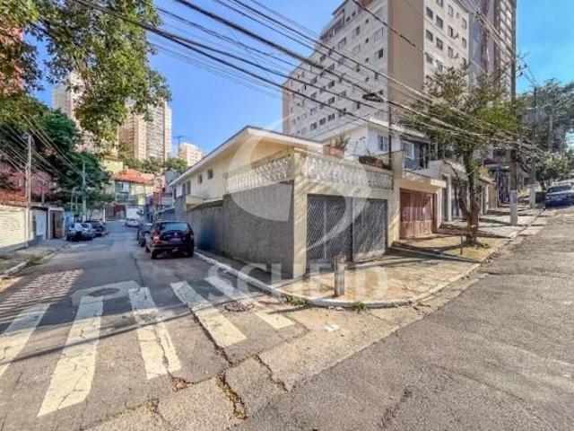 Casa a venda de 202,00m² útil, com 4 quartos e 3 vagas na Saúde