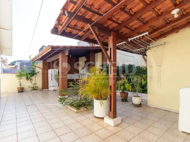 Casa a venda de 219,00m² útil, com 5 quartos e 3 vagas, no Jabaquara!