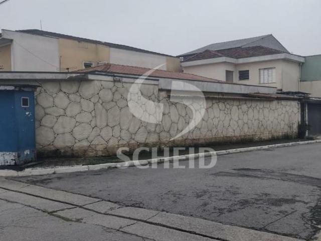 Casa a venda de 219,00m² útil, com 3 quartos, 1 suite, 4 vagas na Cidade Ademar