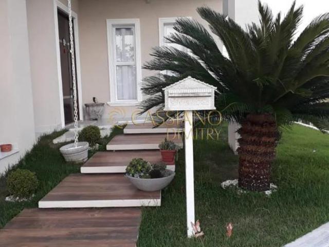 Casa à venda de 210m² | 03 dormitórios, sendo 01 suíte e 02 vagas de garagem | Condomínio Residencia