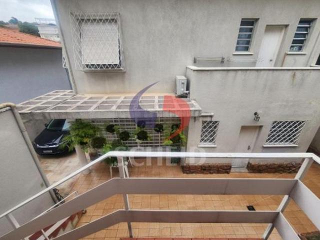 Casa a venda de 220,00m² útil, com 5 quartos e 4 vagas no Pacaembu