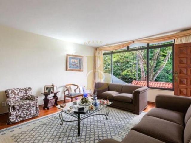 Casa á venda de 243m² privativo, com 3 quartos e 2 vagas no bairro Alto de Pinheiros