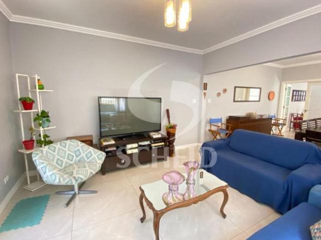 Casa a venda de 256,00m² útil, com 3 quartos e 3 vagas, na Liberdade