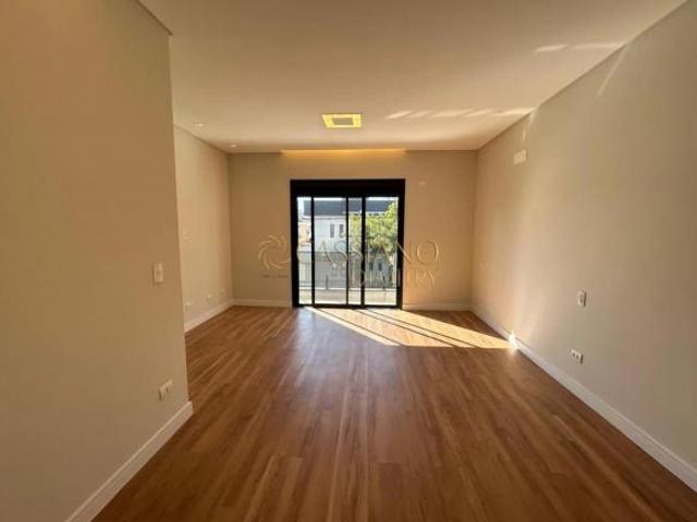 Casa à venda de 250m² | 03 dormitórios, sendo suítes, 04 banheiros e 02 vagas de garagem | Condomíni