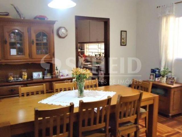 Casa a venda de 252,00m² útil, com 4 quartos e 2 vagas na Vila Santa Catarina