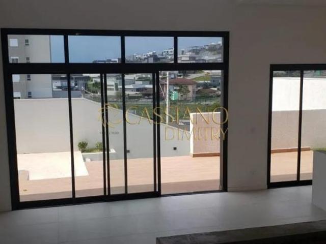 Casa à venda de 305m² | 04 dormitórios, sendo todos suítes e 04 vagas de garagem | Condomínio Mônaco