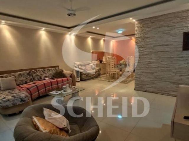 Casa a venda de 300,00m² útil, com 4 quartos na Pedreira !