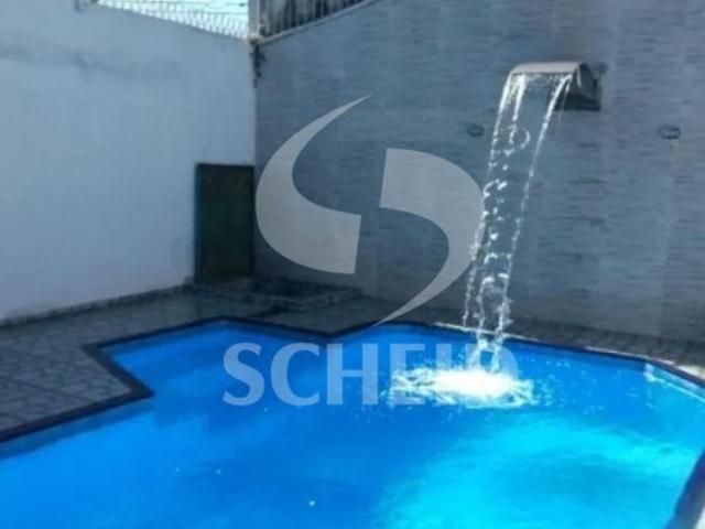 Casa a venda de 300m², 3 Quartos, 3 salas, 1 suíte, 4 banheiros, Piscina e 2 vagas na Cidade Ademar