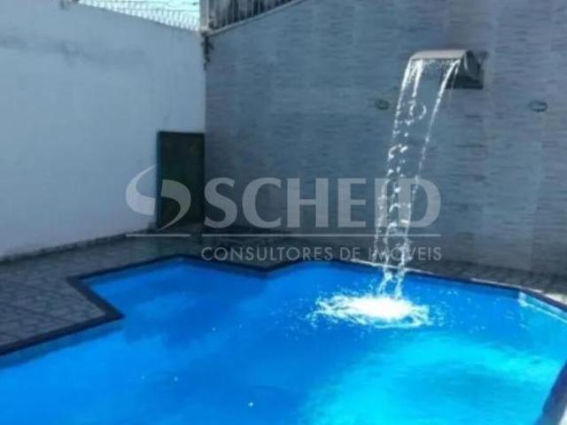 Casa a venda de 300m², 3 Quartos, 3 salas, 1 suíte, 4 banheiros, Piscina e 2 vagas na Cidade Ademar