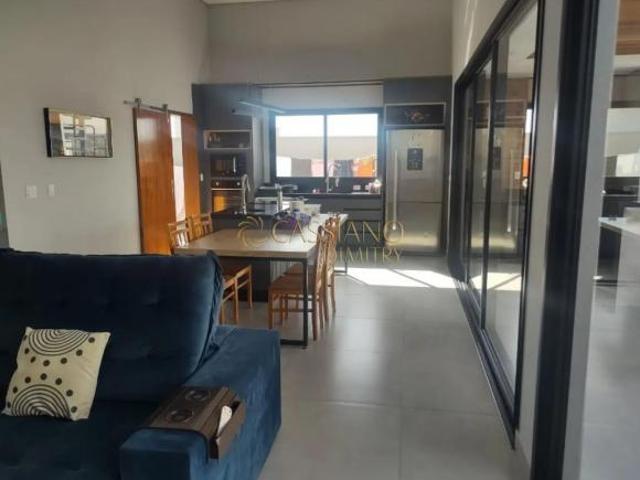 Casa à venda de 302m² | 04 dormitórios, sendo 03 suítes e 04 vagas de garagem | Condomínio Colinas d