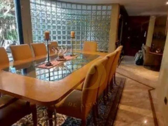 Casa á venda de 356m², com 4 quartos e 02 vagas no bairro Jardim Europa